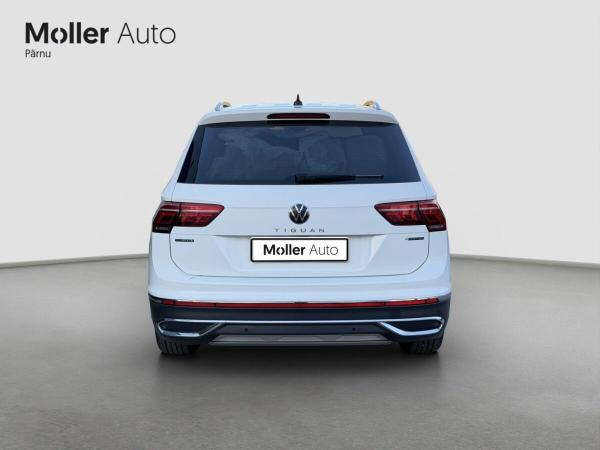 White Volkswagen Tiguan 2024 in Parnu, with an engine capacity of 2.00 L and mileage of 50 thousand km for 34900 €, photo 5 on AUTOMOTO.COM.LV