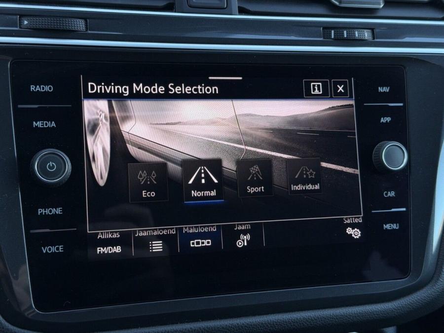 Balts Volkswagen Tiguan 2024 Pērnava, ar dzinēja tilpumu 2.00 L un nobraukumu 50 tūkst. km par 34900 €, foto 10 vietnē AUTOMOTO.COM.LV