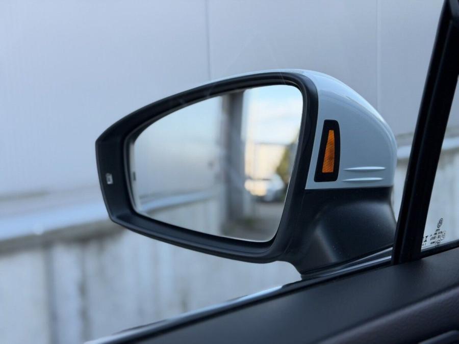 Balts Volkswagen Tiguan 2024 Pērnava, ar dzinēja tilpumu 2.00 L un nobraukumu 50 tūkst. km par 34900 €, foto 25 vietnē AUTOMOTO.COM.LV