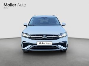 White Volkswagen Tiguan 2024 in Parnu, with an engine capacity of 2.00 L and mileage of 48 thousand km for 32500 €, photo 4 on AUTOMOTO.COM.LV