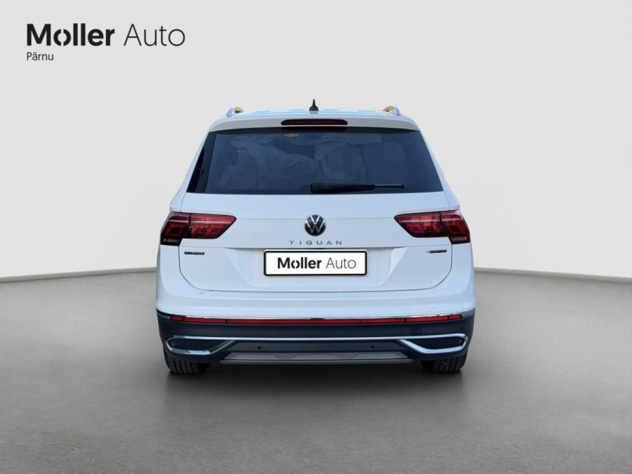 White Volkswagen Tiguan 2024 in Parnu, with an engine capacity of 2.00 L and mileage of 48 thousand km for 32500 €, photo 5 on AUTOMOTO.COM.LV