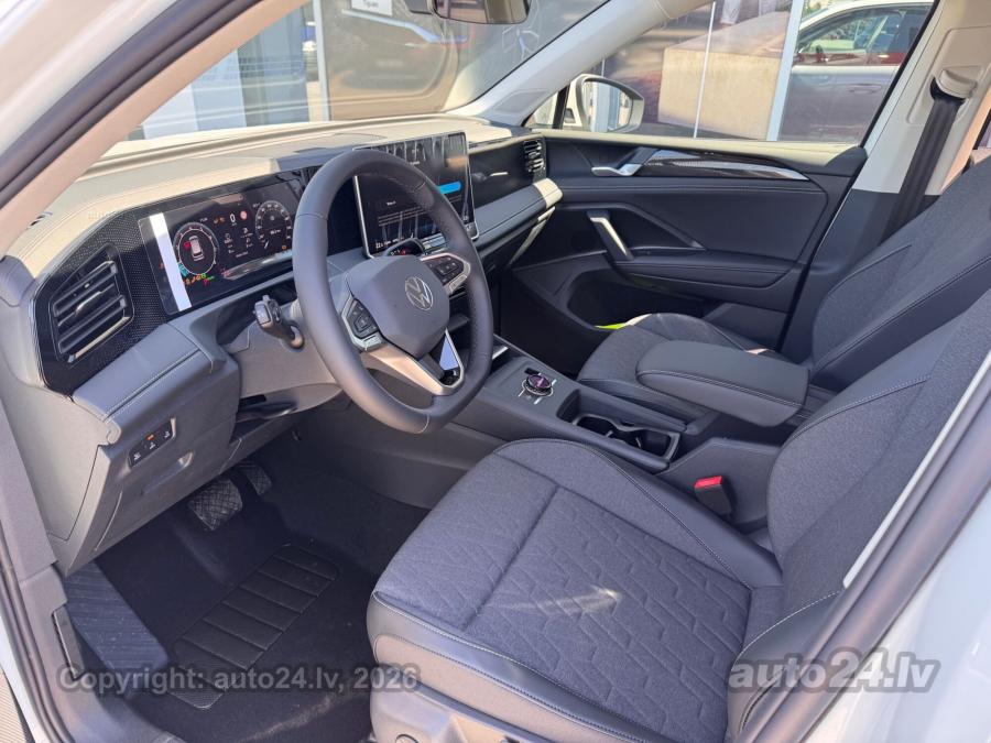 White Volkswagen Tiguan 2026 in Viljandi, with an engine capacity of 1.50 L and mileage of 1 thousand km for 37898 €, photo 6 on AUTOMOTO.COM.LV
