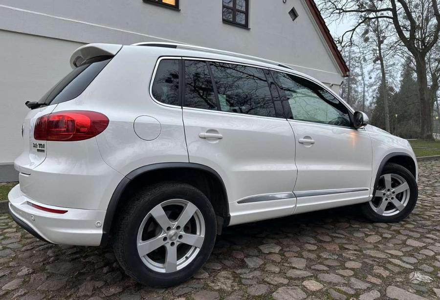Yellow Volkswagen Tiguan 2012 in Kaunas, with an engine capacity of 1.97 L and mileage of 230 thousand km for 9990 €, photo 3 on AUTOMOTO.COM.LV