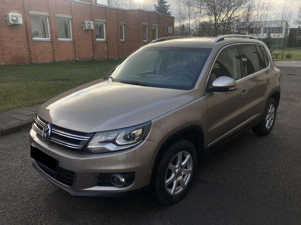 Yellow Volkswagen Tiguan 2013 in Marijampole, with an engine capacity of 1.97 L and mileage of 245 thousand km for 8450 €, photo 4 on AUTOMOTO.COM.LV