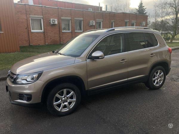 Yellow Volkswagen Tiguan 2013 in Marijampole, with an engine capacity of 1.97 L and mileage of 245 thousand km for 8450 €, photo 5 on AUTOMOTO.COM.LV
