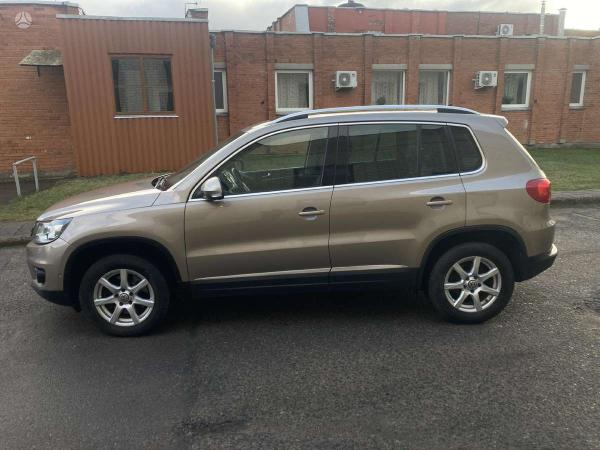 Yellow Volkswagen Tiguan 2013 in Marijampole, with an engine capacity of 1.97 L and mileage of 245 thousand km for 8450 €, photo 6 on AUTOMOTO.COM.LV