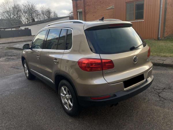 Yellow Volkswagen Tiguan 2013 in Marijampole, with an engine capacity of 1.97 L and mileage of 245 thousand km for 8450 €, photo 8 on AUTOMOTO.COM.LV