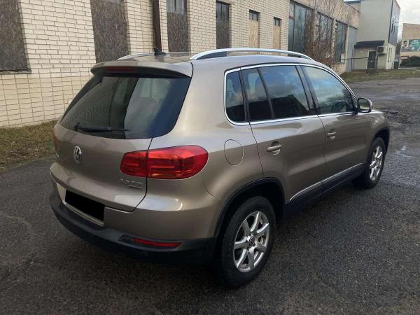 Yellow Volkswagen Tiguan 2013 in Marijampole, with an engine capacity of 1.97 L and mileage of 245 thousand km for 8450 €, photo 10 on AUTOMOTO.COM.LV