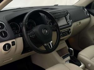 Yellow Volkswagen Tiguan 2013 in Vilnius, with an engine capacity of 1.97 L and mileage of 319 thousand km for 9250 €, photo 10 on AUTOMOTO.COM.LV