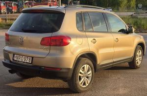 Yellow Volkswagen Tiguan 2013 in Radviliskis, with an engine capacity of 1.97 L and mileage of 320 thousand km for 8000 €, photo 4 on AUTOMOTO.COM.LV