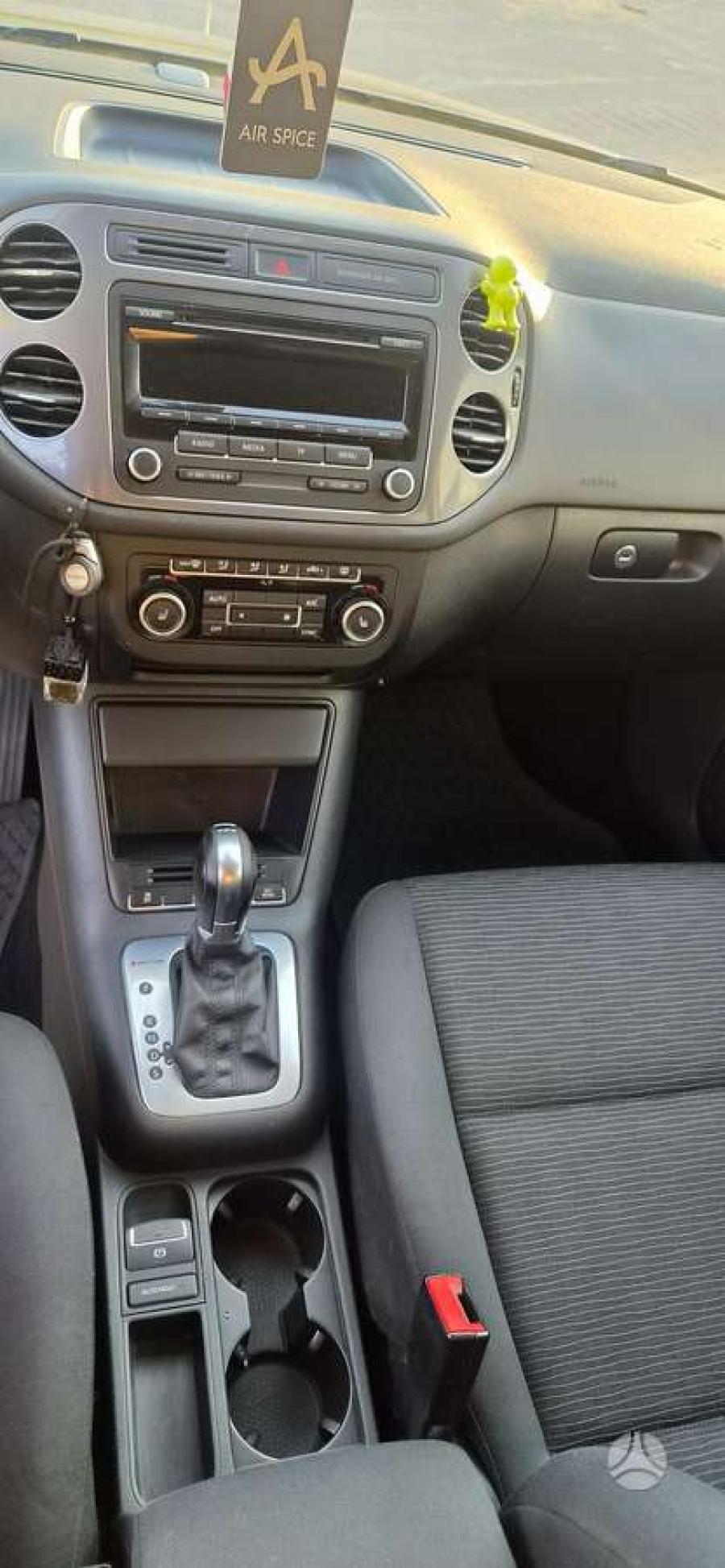 Yellow Volkswagen Tiguan 2013 in Radviliskis, with an engine capacity of 1.97 L and mileage of 320 thousand km for 8000 €, photo 12 on AUTOMOTO.COM.LV