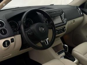 Yellow Volkswagen Tiguan 2013 in Vilnius, with an engine capacity of 1.97 L and mileage of 319 thousand km for 8500 €, photo 10 on AUTOMOTO.COM.LV