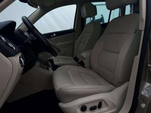 Yellow Volkswagen Tiguan 2013 in Vilnius, with an engine capacity of 1.97 L and mileage of 319 thousand km for 8500 €, photo 11 on AUTOMOTO.COM.LV