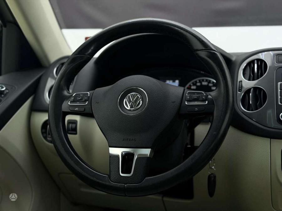 Yellow Volkswagen Tiguan 2013 in Vilnius, with an engine capacity of 1.97 L and mileage of 319 thousand km for 8500 €, photo 19 on AUTOMOTO.COM.LV