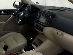 Yellow Volkswagen Tiguan 2013 in Vilnius, with an engine capacity of 1.97 L and mileage of 319 thousand km for 8500 €, photo 16 on AUTOMOTO.COM.LV