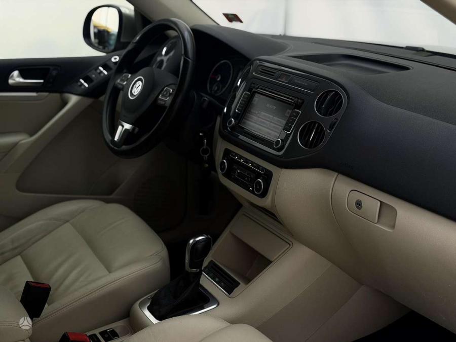 Yellow Volkswagen Tiguan 2013 in Vilnius, with an engine capacity of 1.97 L and mileage of 319 thousand km for 8500 €, photo 16 on AUTOMOTO.COM.LV