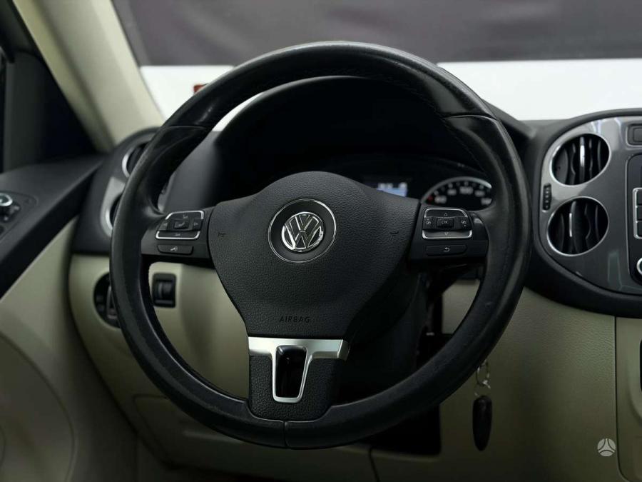 Yellow Volkswagen Tiguan 2013 in Vilnius, with an engine capacity of 1.97 L and mileage of 319 thousand km for 8500 €, photo 19 on AUTOMOTO.COM.LV