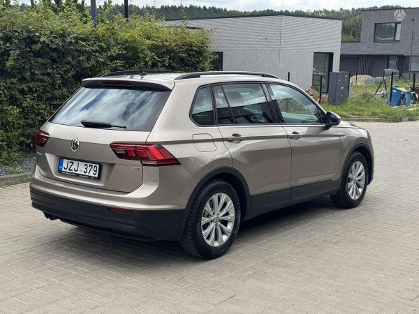 Yellow Volkswagen Tiguan 2017 in Kaunas, with an engine capacity of 1.40 L and mileage of 189 thousand km for 15990 €, photo 1 on AUTOMOTO.COM.LV