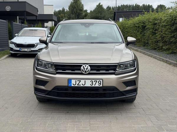 Yellow Volkswagen Tiguan 2017 in Kaunas, with an engine capacity of 1.40 L and mileage of 189 thousand km for 15990 €, photo 4 on AUTOMOTO.COM.LV