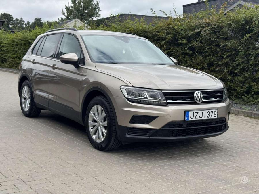 Yellow Volkswagen Tiguan 2017 in Kaunas, with an engine capacity of 1.40 L and mileage of 189 thousand km for 15990 €, photo 5 on AUTOMOTO.COM.LV