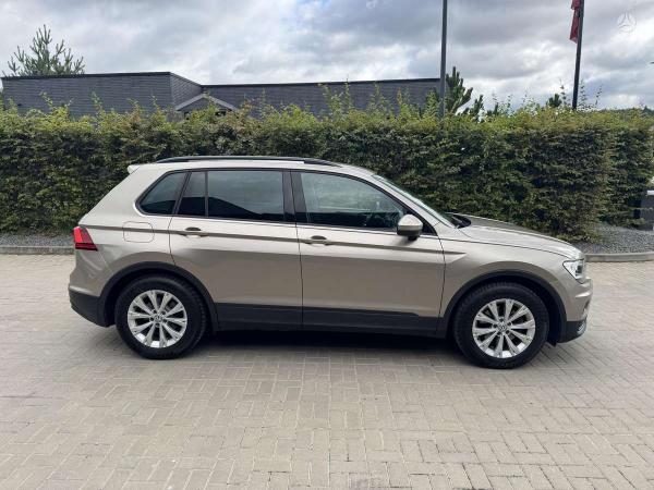 Yellow Volkswagen Tiguan 2017 in Kaunas, with an engine capacity of 1.40 L and mileage of 189 thousand km for 15990 €, photo 6 on AUTOMOTO.COM.LV