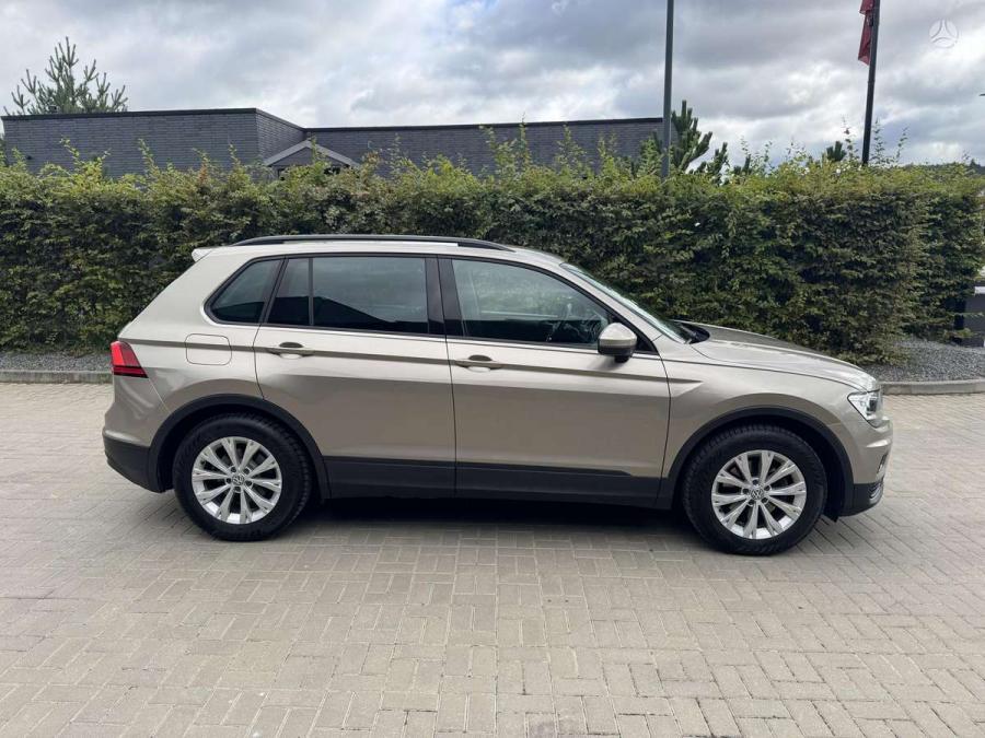 Yellow Volkswagen Tiguan 2017 in Kaunas, with an engine capacity of 1.40 L and mileage of 189 thousand km for 15990 €, photo 6 on AUTOMOTO.COM.LV
