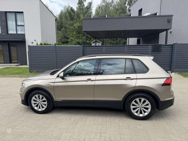 Yellow Volkswagen Tiguan 2017 in Kaunas, with an engine capacity of 1.40 L and mileage of 189 thousand km for 15990 €, photo 9 on AUTOMOTO.COM.LV