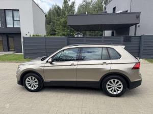 Yellow Volkswagen Tiguan 2017 in Kaunas, with an engine capacity of 1.40 L and mileage of 189 thousand km for 15990 €, photo 9 on AUTOMOTO.COM.LV
