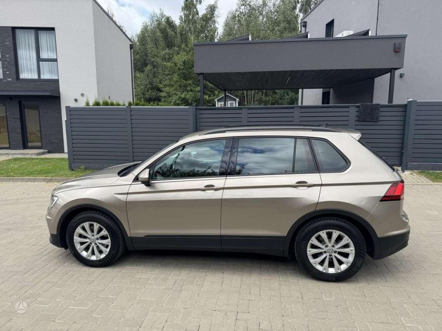 Yellow Volkswagen Tiguan 2017 in Kaunas, with an engine capacity of 1.40 L and mileage of 189 thousand km for 15990 €, photo 9 on AUTOMOTO.COM.LV