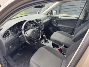 Yellow Volkswagen Tiguan 2017 in Kaunas, with an engine capacity of 1.40 L and mileage of 189 thousand km for 15990 €, photo 14 on AUTOMOTO.COM.LV