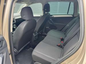 Yellow Volkswagen Tiguan 2017 in Kaunas, with an engine capacity of 1.40 L and mileage of 189 thousand km for 15990 €, photo 15 on AUTOMOTO.COM.LV