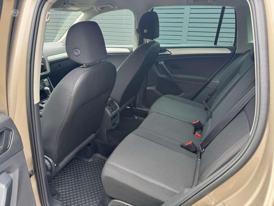 Yellow Volkswagen Tiguan 2017 in Kaunas, with an engine capacity of 1.40 L and mileage of 189 thousand km for 15990 €, photo 15 on AUTOMOTO.COM.LV