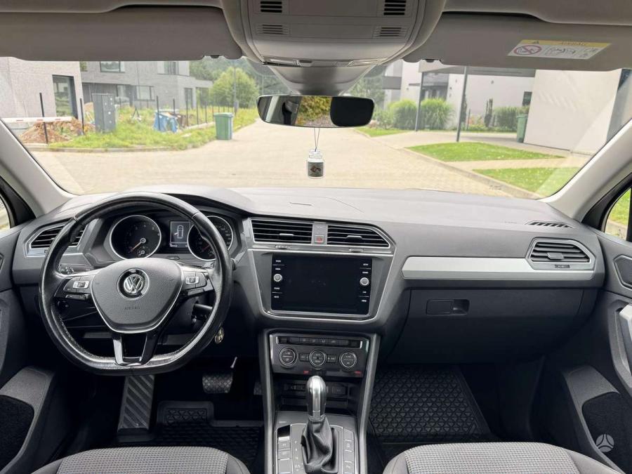 Yellow Volkswagen Tiguan 2017 in Kaunas, with an engine capacity of 1.40 L and mileage of 189 thousand km for 15990 €, photo 16 on AUTOMOTO.COM.LV