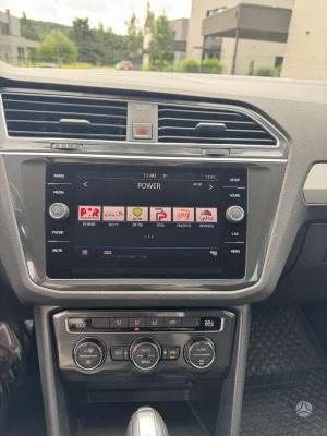Yellow Volkswagen Tiguan 2017 in Kaunas, with an engine capacity of 1.40 L and mileage of 189 thousand km for 15990 €, photo 17 on AUTOMOTO.COM.LV