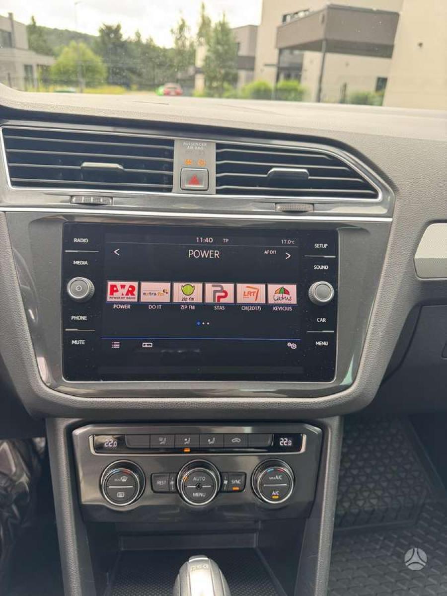 Yellow Volkswagen Tiguan 2017 in Kaunas, with an engine capacity of 1.40 L and mileage of 189 thousand km for 15990 €, photo 17 on AUTOMOTO.COM.LV
