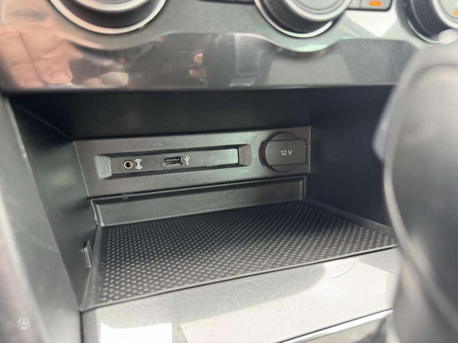 Yellow Volkswagen Tiguan 2017 in Kaunas, with an engine capacity of 1.40 L and mileage of 189 thousand km for 15990 €, photo 19 on AUTOMOTO.COM.LV