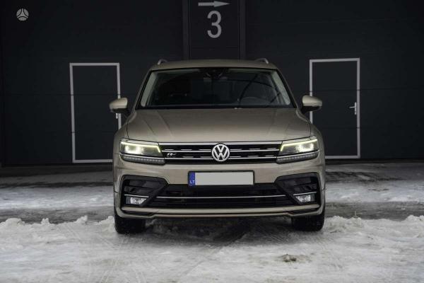 Yellow Volkswagen Tiguan 2018 in Vilnius, with an engine capacity of 1.97 L and mileage of 135 thousand km for 23100 €, photo 2 on AUTOMOTO.COM.LV
