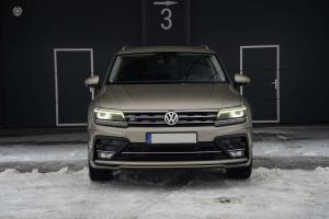 Yellow Volkswagen Tiguan 2018 in Vilnius, with an engine capacity of 1.97 L and mileage of 135 thousand km for 23100 €, photo 2 on AUTOMOTO.COM.LV