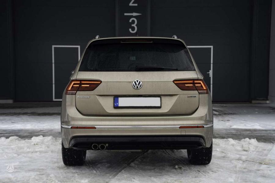 Yellow Volkswagen Tiguan 2018 in Vilnius, with an engine capacity of 1.97 L and mileage of 135 thousand km for 23100 €, photo 3 on AUTOMOTO.COM.LV