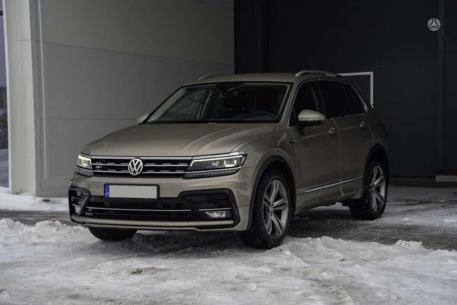 Yellow Volkswagen Tiguan 2018 in Vilnius, with an engine capacity of 1.97 L and mileage of 135 thousand km for 23100 €, photo 4 on AUTOMOTO.COM.LV