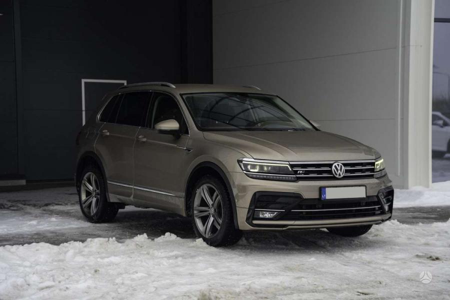 Yellow Volkswagen Tiguan 2018 in Vilnius, with an engine capacity of 1.97 L and mileage of 135 thousand km for 23100 €, photo 5 on AUTOMOTO.COM.LV