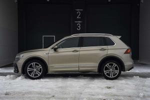 Yellow Volkswagen Tiguan 2018 in Vilnius, with an engine capacity of 1.97 L and mileage of 135 thousand km for 23100 €, photo 6 on AUTOMOTO.COM.LV