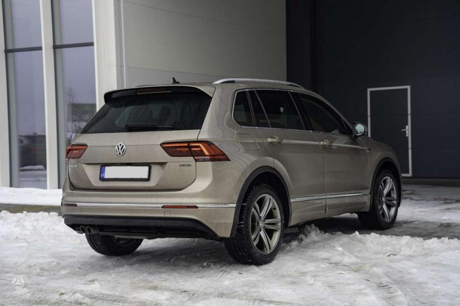 Yellow Volkswagen Tiguan 2018 in Vilnius, with an engine capacity of 1.97 L and mileage of 135 thousand km for 23100 €, photo 9 on AUTOMOTO.COM.LV