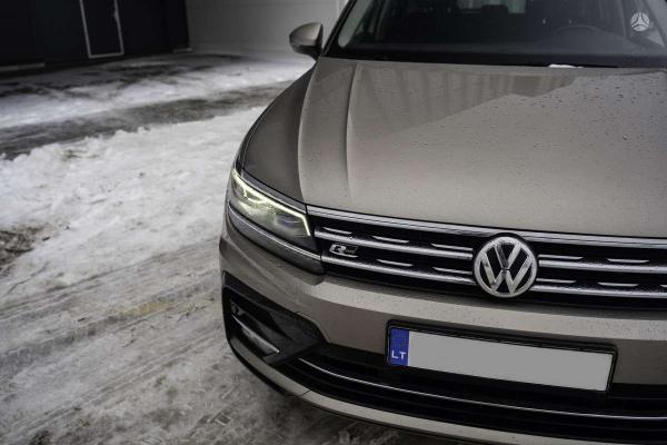 Yellow Volkswagen Tiguan 2018 in Vilnius, with an engine capacity of 1.97 L and mileage of 135 thousand km for 23100 €, photo 10 on AUTOMOTO.COM.LV