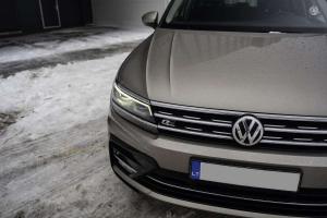 Yellow Volkswagen Tiguan 2018 in Vilnius, with an engine capacity of 1.97 L and mileage of 135 thousand km for 23100 €, photo 10 on AUTOMOTO.COM.LV