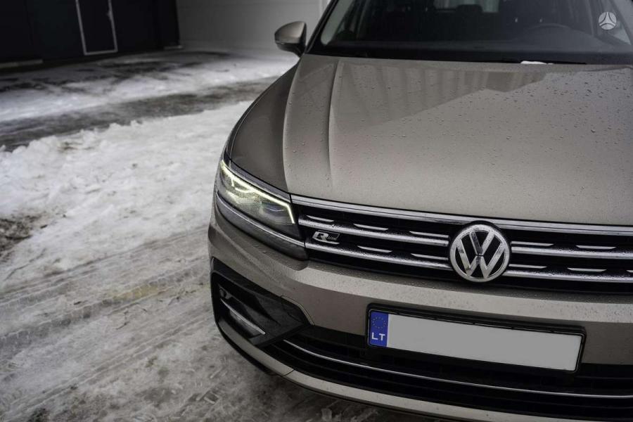 Yellow Volkswagen Tiguan 2018 in Vilnius, with an engine capacity of 1.97 L and mileage of 135 thousand km for 23100 €, photo 10 on AUTOMOTO.COM.LV