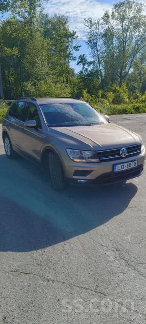 Yellow Volkswagen Tiguan 2018 in Riga, with an engine capacity of 2.00 L and mileage of 313 thousand km for 12600 €, photo  on AUTOMOTO.COM.LV
