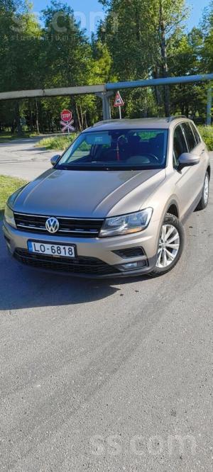 Yellow Volkswagen Tiguan 2018 in Riga, with an engine capacity of 2.00 L and mileage of 313 thousand km for 12600 €, photo 3 on AUTOMOTO.COM.LV