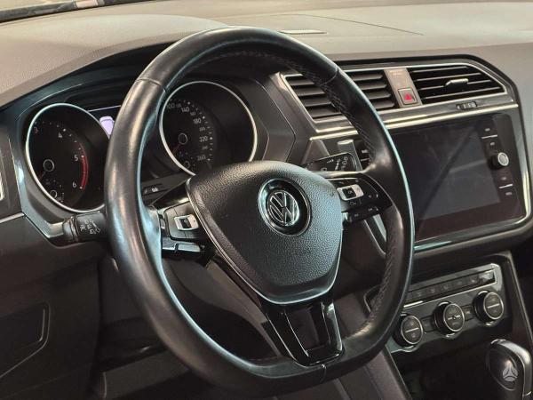 Yellow Volkswagen Tiguan 2018 in Klaipeda, with an engine capacity of 1.97 L and mileage of 261 thousand km for 17950 €, photo 4 on AUTOMOTO.COM.LV