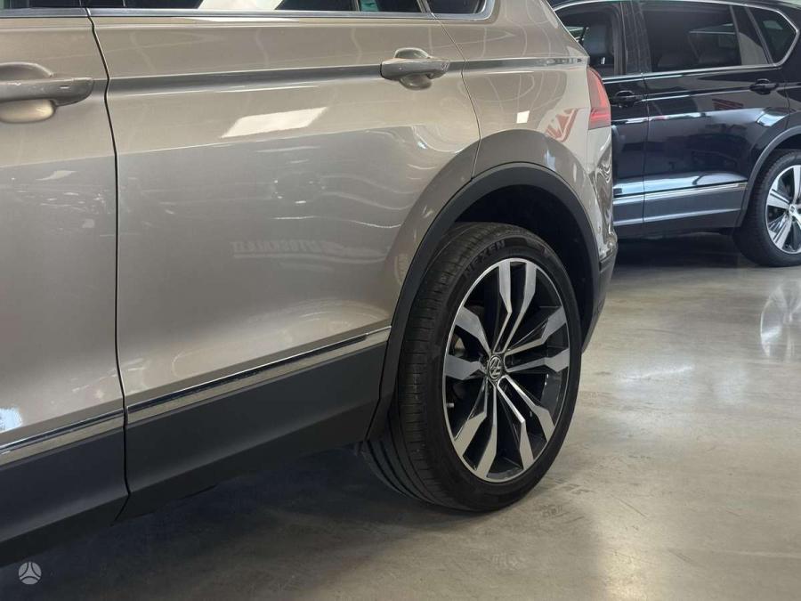 Dzeltens Volkswagen Tiguan 2018 Klaipėda, ar dzinēja tilpumu 1.97 L un nobraukumu 261 tūkst. km par 17950 €, foto 20 vietnē AUTOMOTO.COM.LV